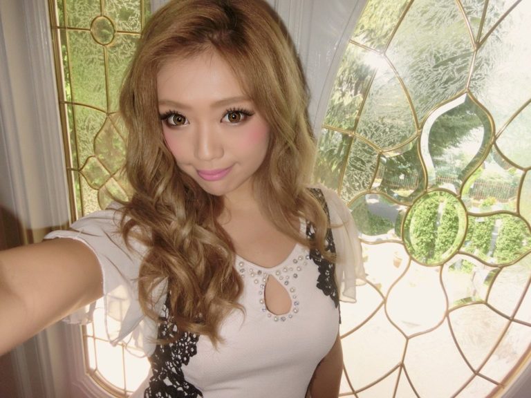 サイバージャパンこずえの年齢や身長は?カラコンや仕事も調査[楽屋裏RADIO] | トレンド美女